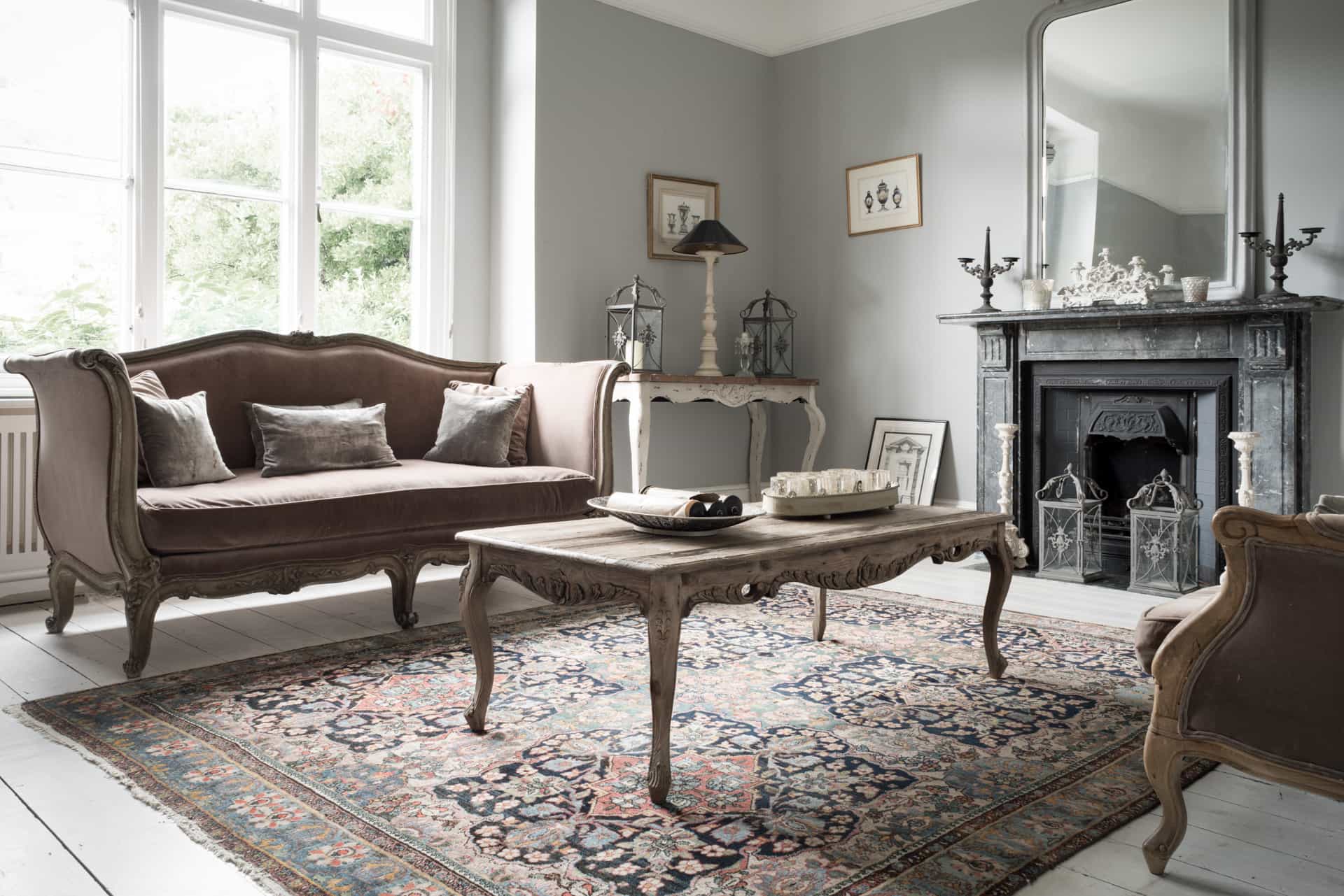 5 Tips How to Style Your Living Room With a Persian Rug