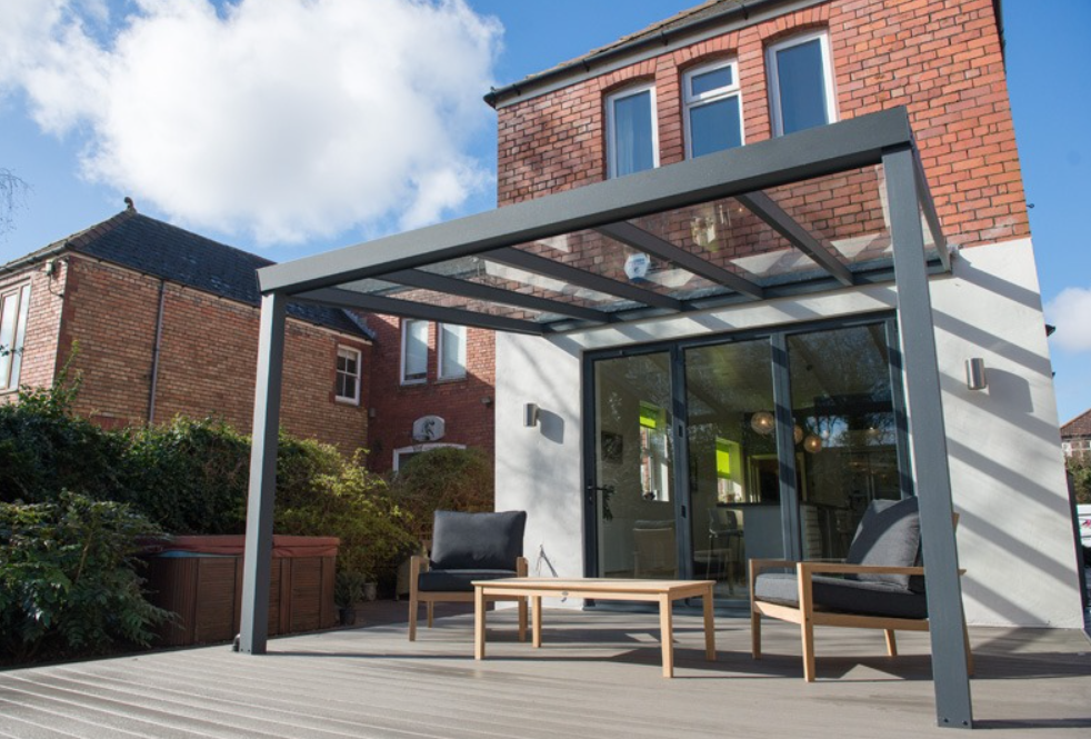 6 Tips For Choosing The Right Material And Style For Your Veranda